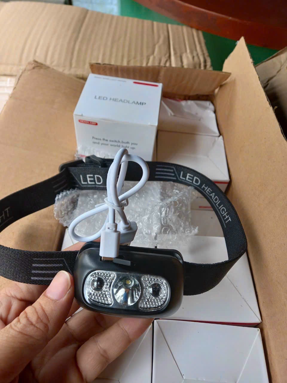 đèn pin sạc đội đầu